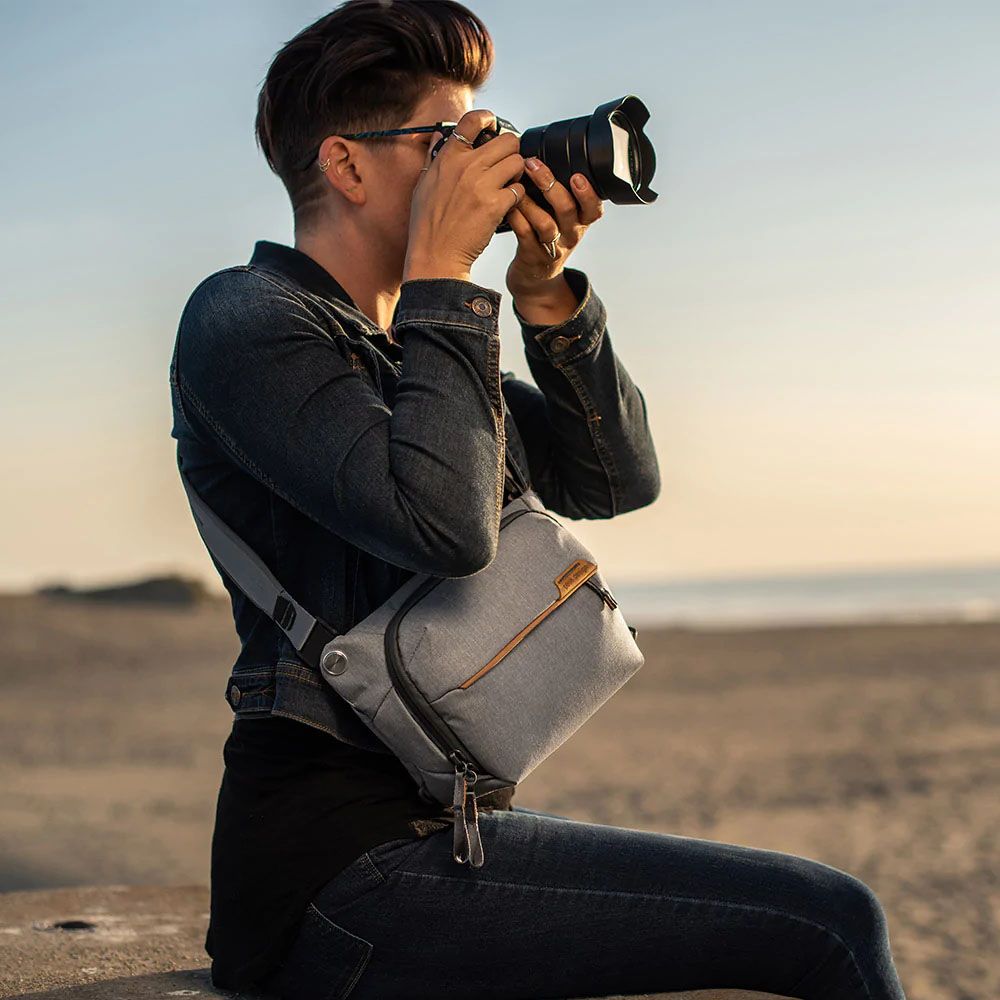 Mochila de Hombro Everyday Sling 3L V2.0 Ash Peak Design – Profoto
